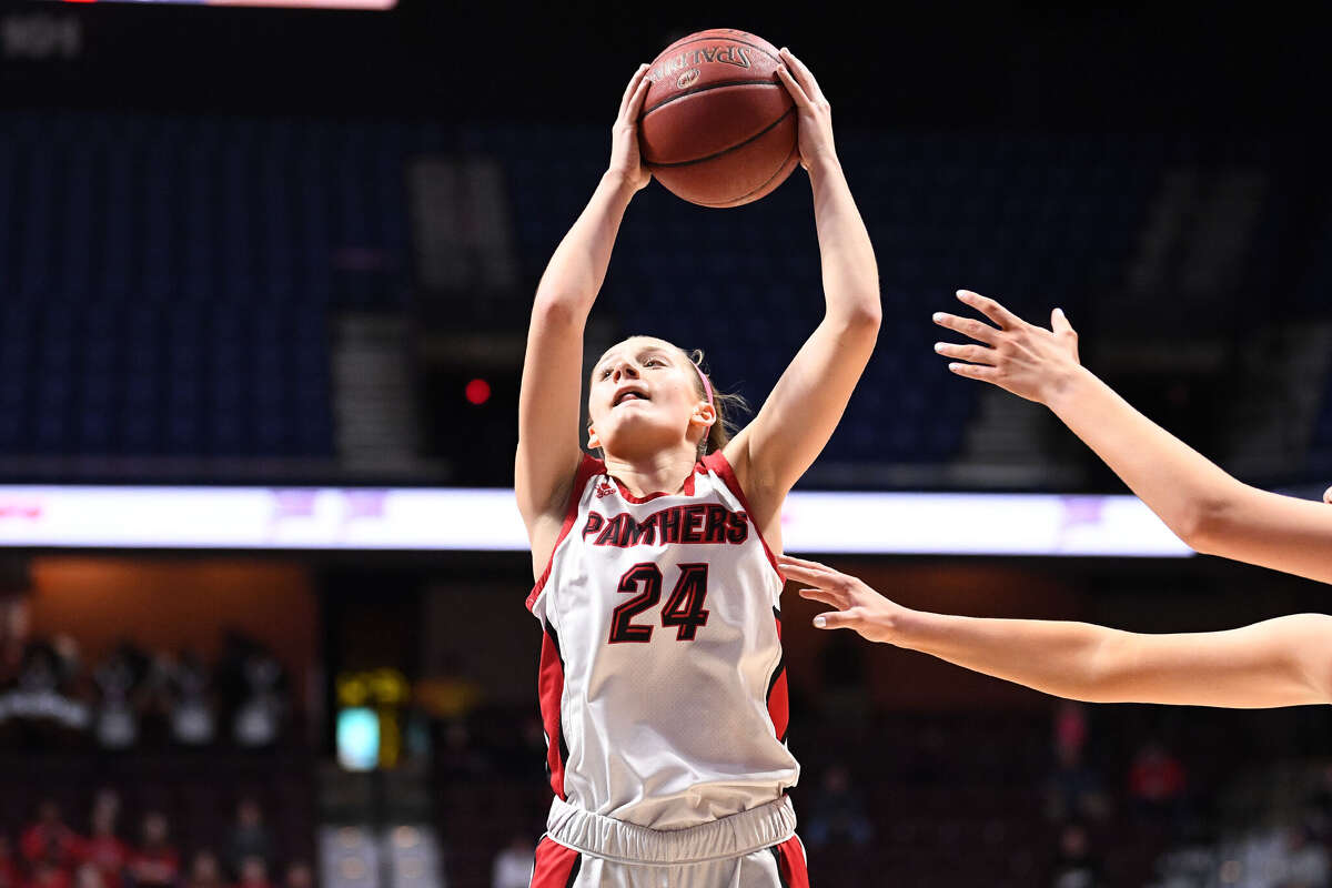 E.O. Smith girls basketball wins CIAC championship over Pomperaug