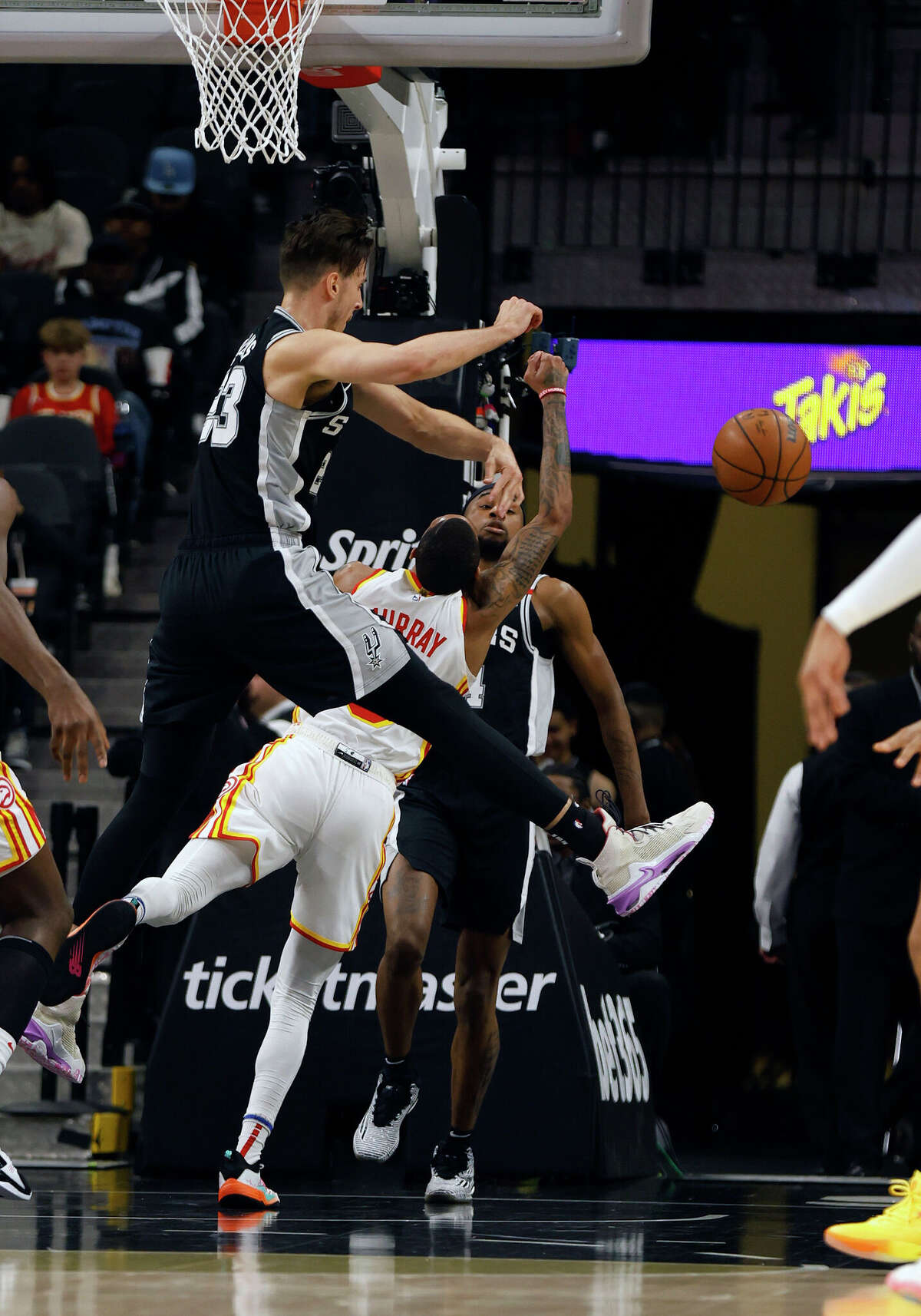 San Antonio Spurs flex unexpected defensive chops
