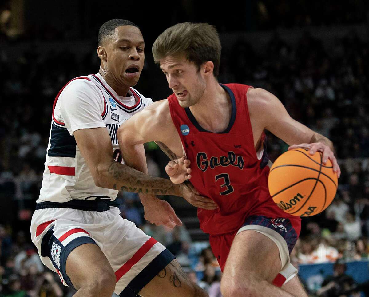 UConn men's basketball puts away Saint Mary's to reach Sweet 16