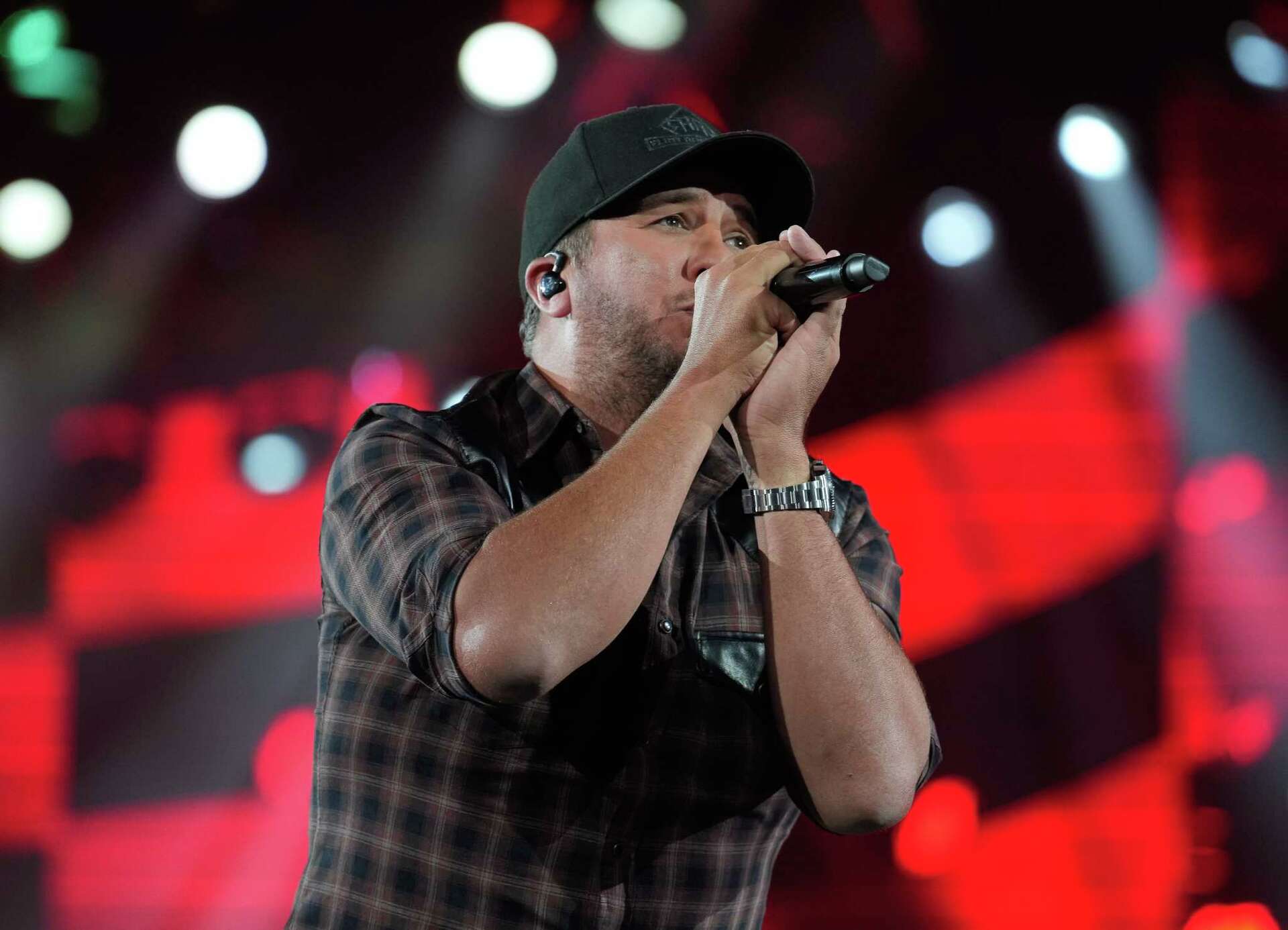 Luke Bryan at Houston Rodeo: Closing out with the biggest crowd of the