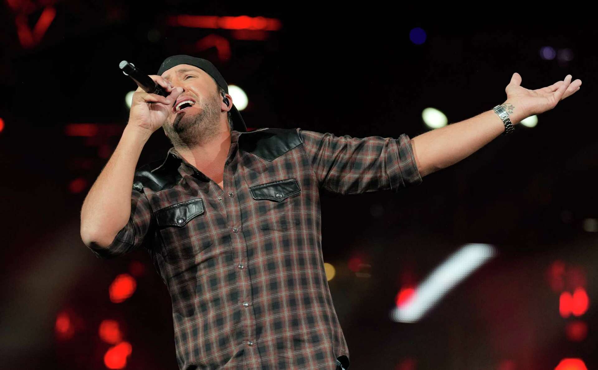 Luke Bryan at Houston Rodeo: Closing out with the biggest crowd of the