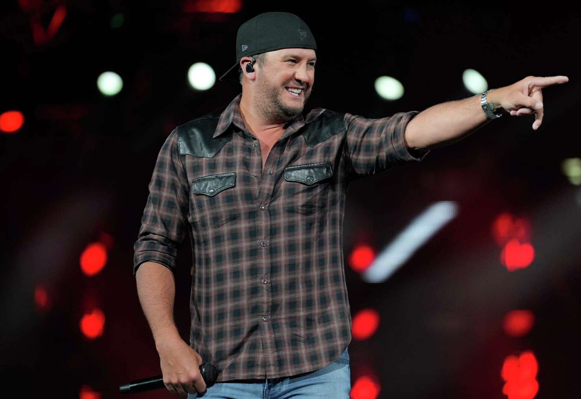 Luke Bryan at Houston Rodeo: Closing out with the biggest crowd of the