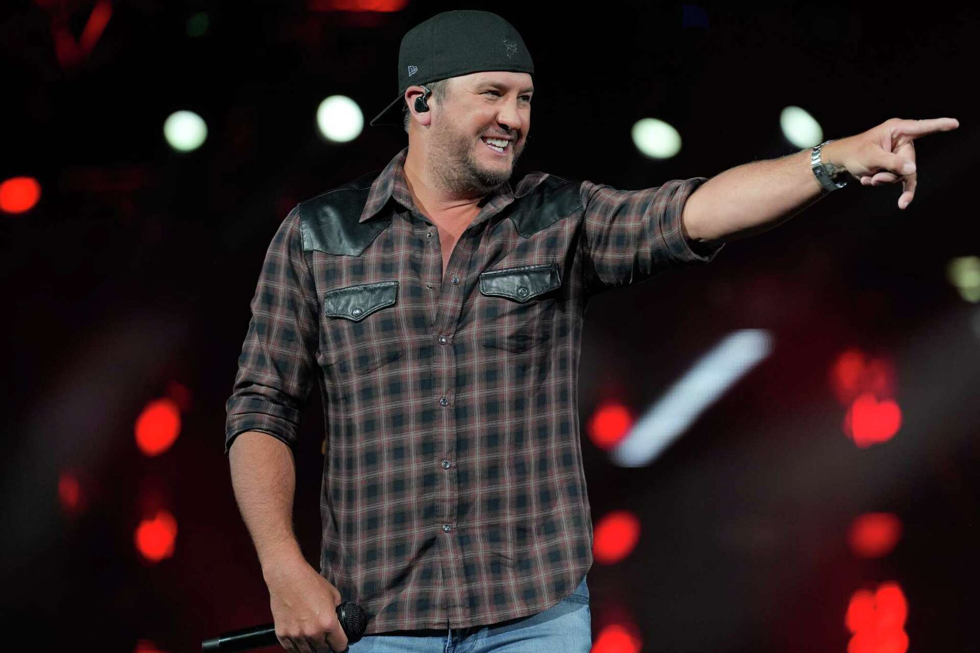 Houston 2024 rodeo performers: Luke Bryan draws a crowd big as Texas