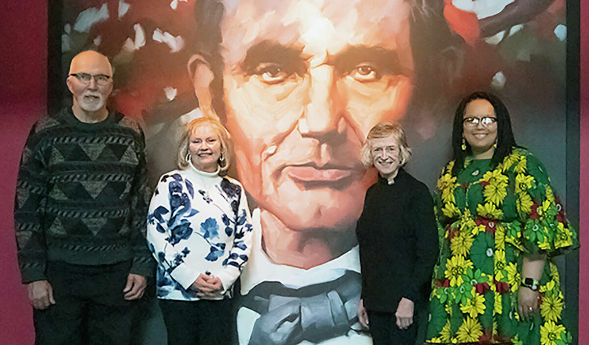 Gifts in Navins' name to aid Lincoln library, SIU School of Medicine.