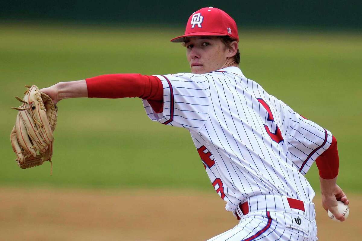 Roycraft heats up on cold day, pitches complete game for The Woodlands