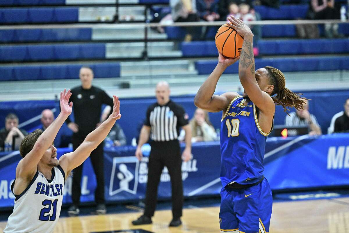 New Haven men's basketball faces West Liberty in Elite Eight