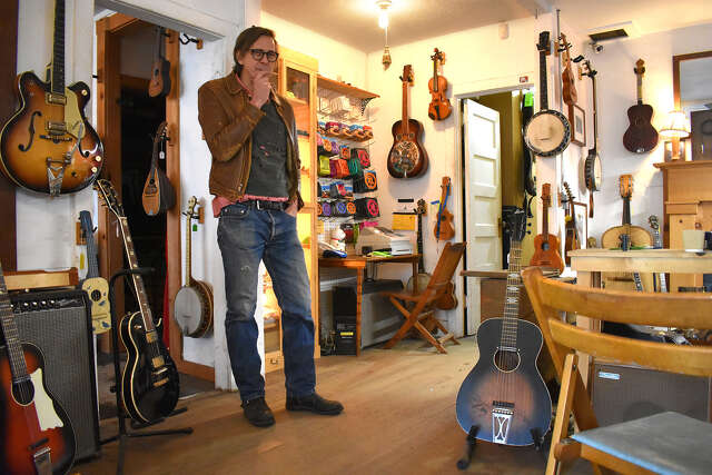 This California guitar shop is the favorite of Taylor Swift