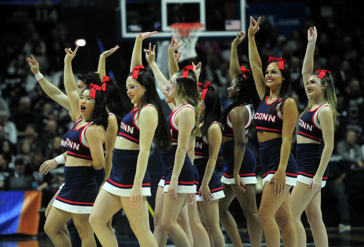 UConn women advance to 29th straight Sweet 16 in NCAA Tournament