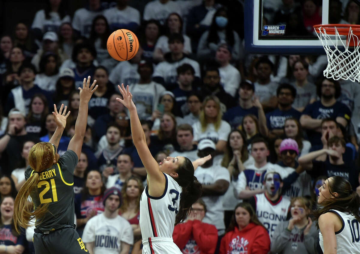 UConn women advance to 29th straight Sweet 16 in NCAA Tournament