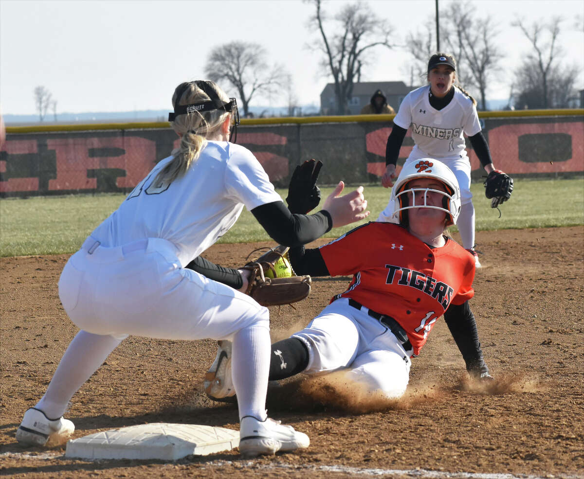 Hamilton throws one-hitter; Tigers top Miners