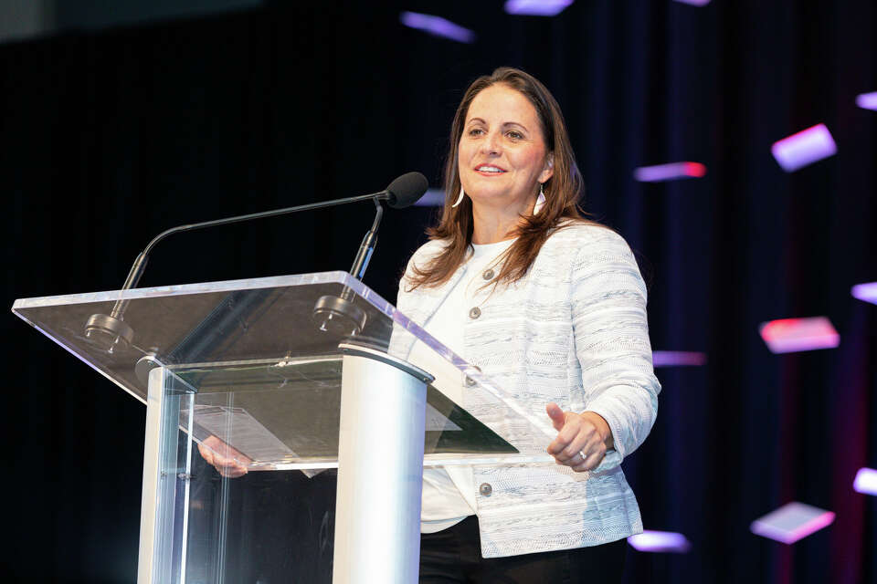 What Jennifer Rizzotti is looking for in new head coach of CT Sun