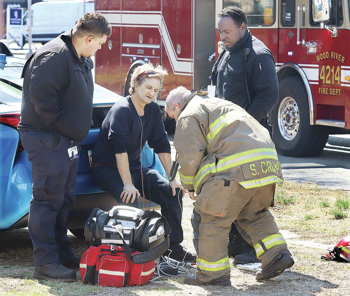 Smoke inhalation reported in Wood River