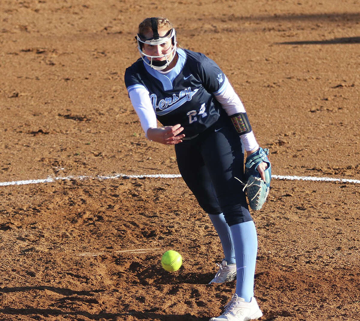 Sophs Thien, Hardy and Griffith lead Eagles' rout over Kahoks