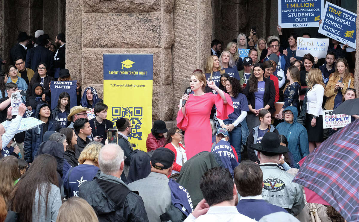 Abbott in Austin, Houston to push private school voucher plan