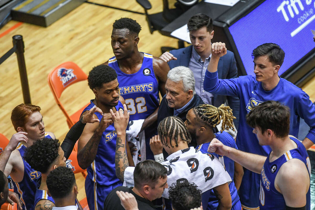 St. Mary's names Bubba Meyer new men's basketball coach