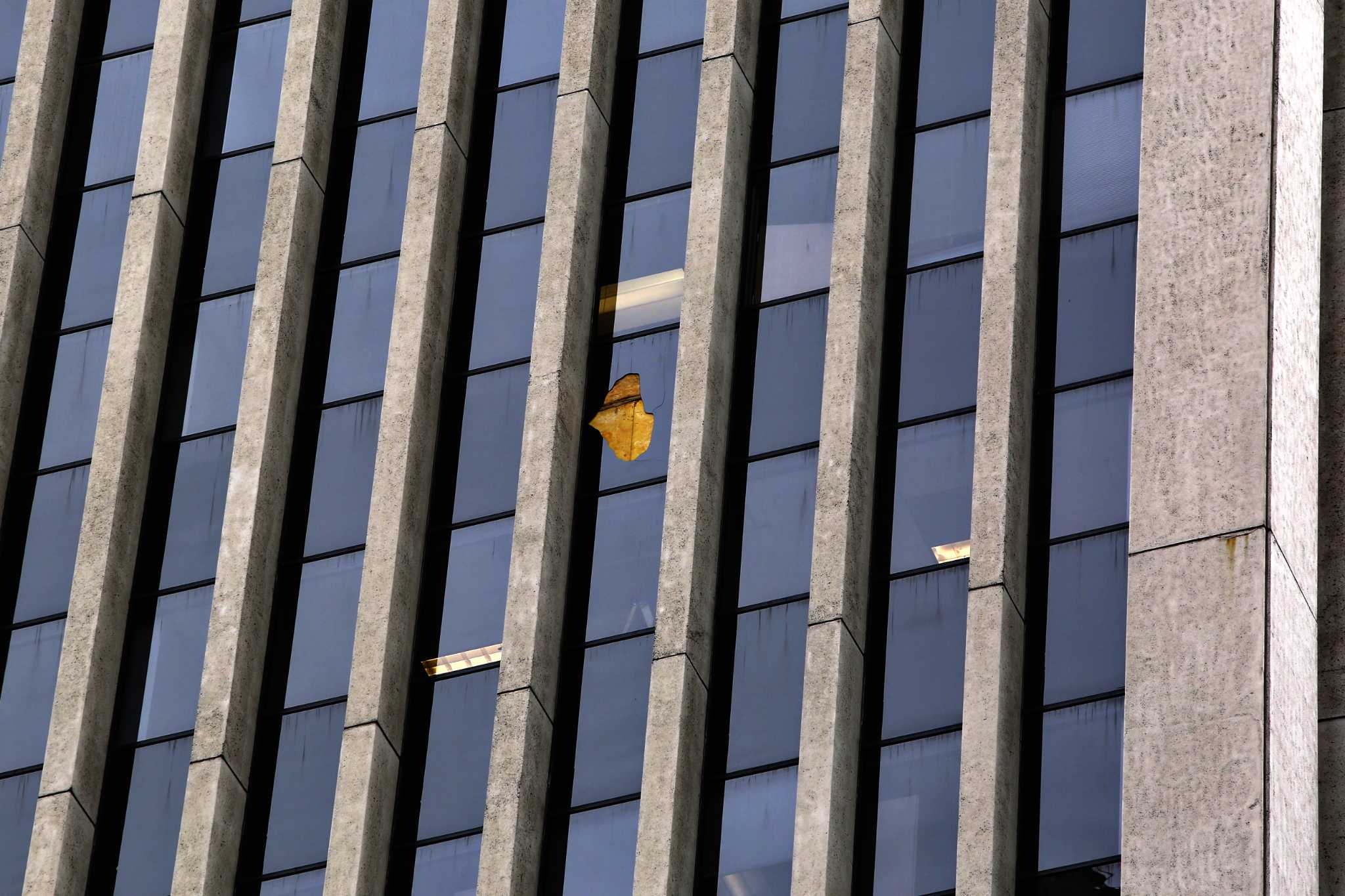 Glass breaks at another San Francisco high-rise