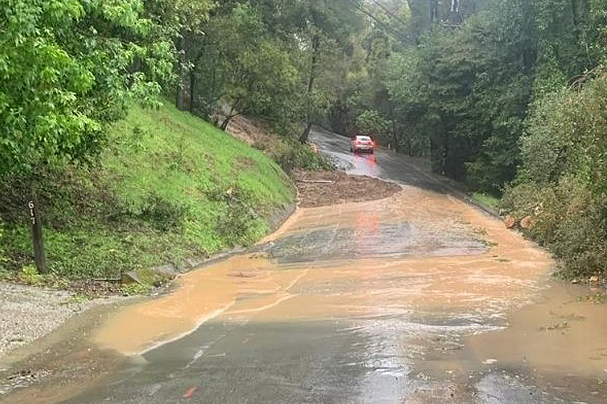 'LEAVE NOW': 30 homes told to evacuate on Peninsula after mudslide