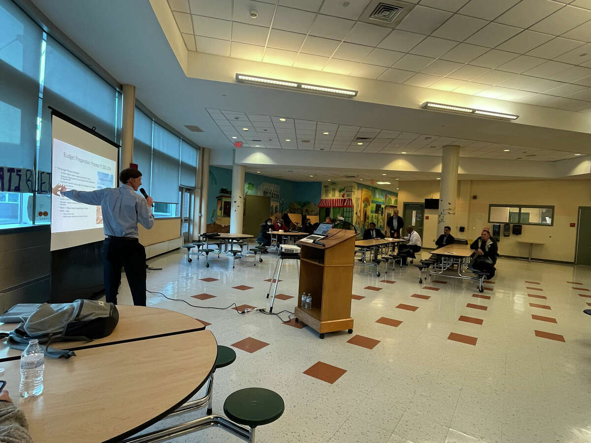 New Haven Mayor Elicker meets residents to talk budget proposal