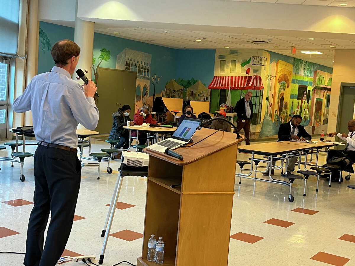 New Haven Mayor Elicker meets residents to talk budget proposal