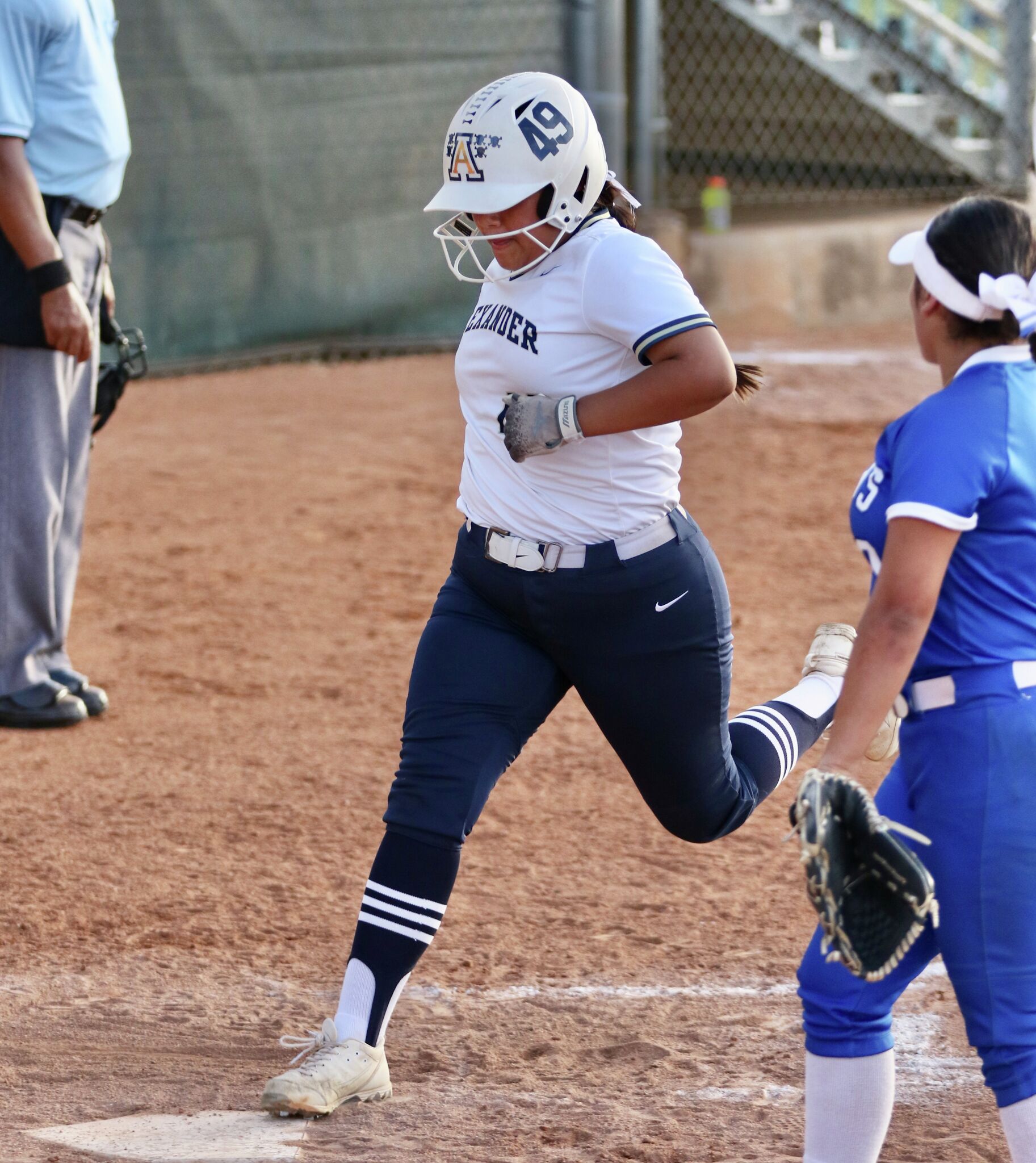 Alexander holds onto beat Del Rio