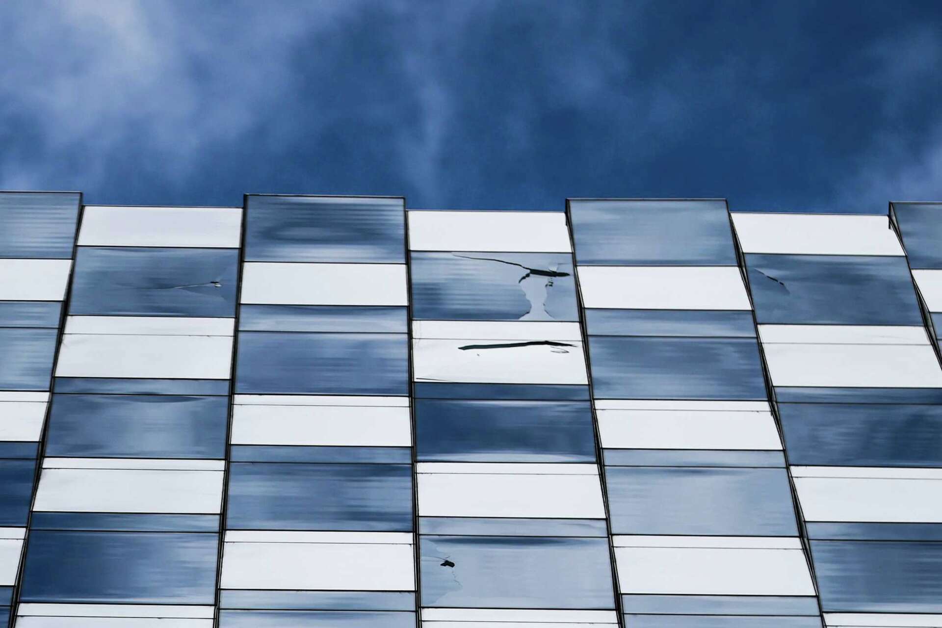 'Loose glass' reported at S.F. skyscraper in latest storm