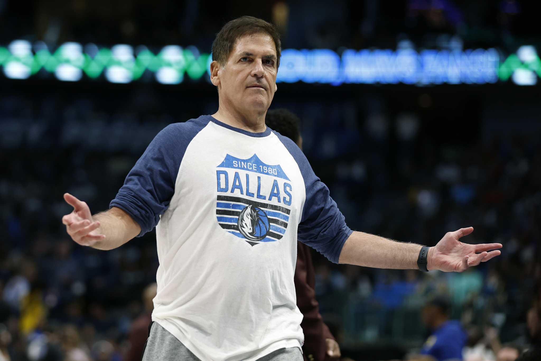 Mavericks owner Mark Cuban plans protest over free bucket for Warriors