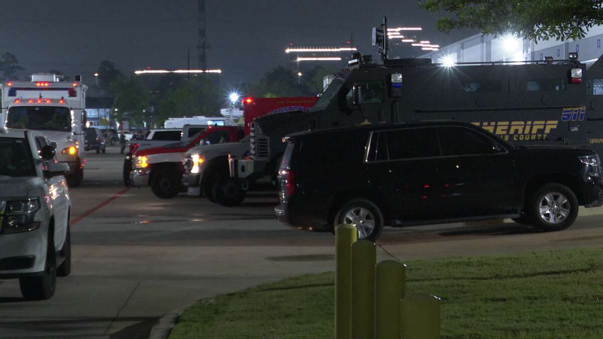 FBI agent shoots, kills one during hostage rescue in north Houston