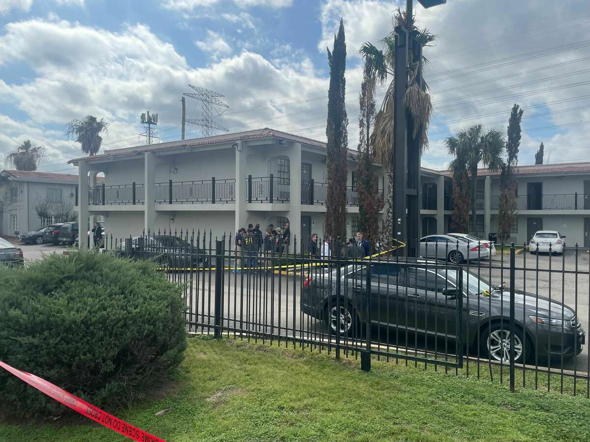 FBI agent shoots, kills one during hostage rescue in north Houston