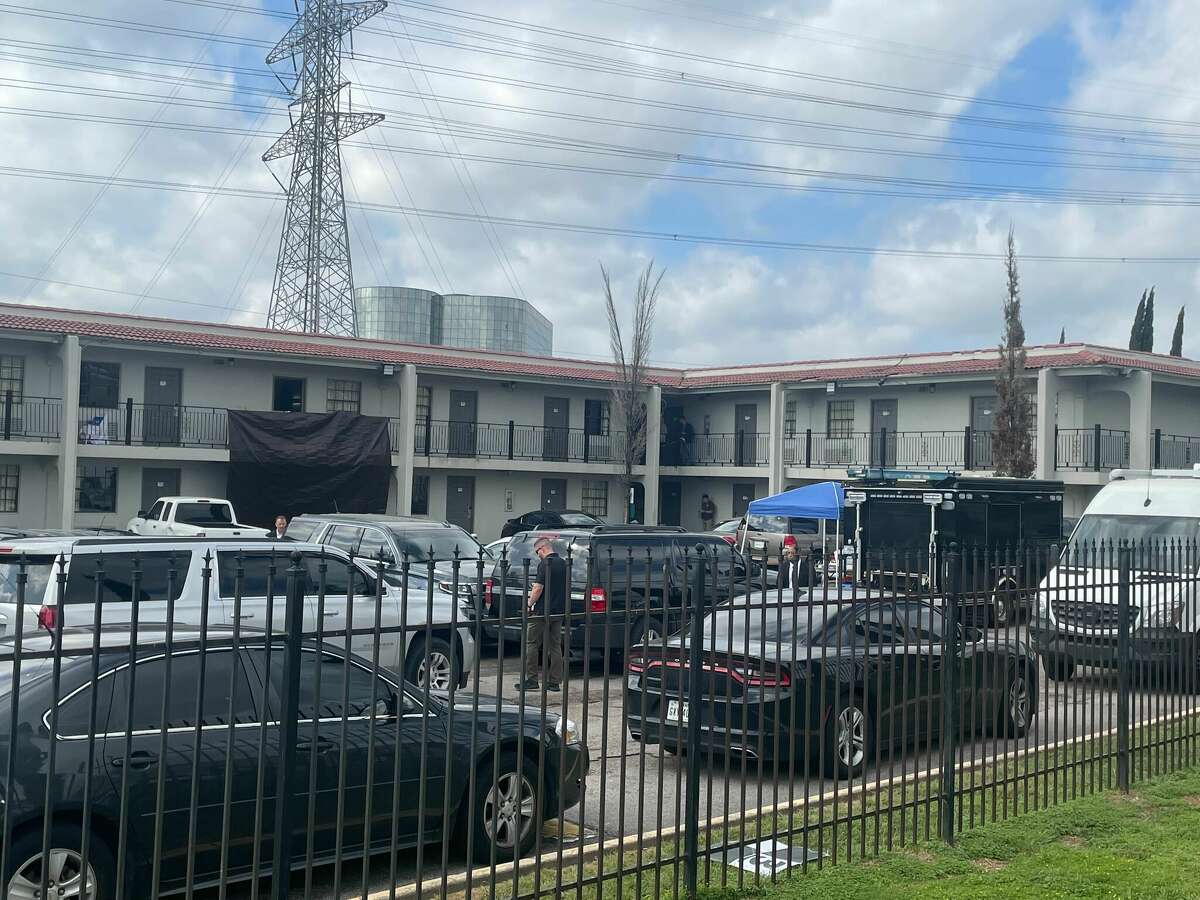 FBI agent shoots, kills one during hostage rescue in north Houston