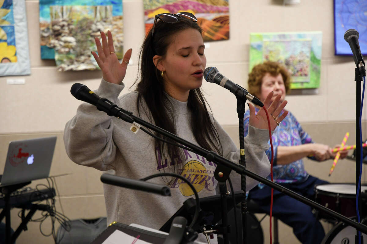 Madison VanDenburg, Ginger Miller play with Georgie Wonders Orchestra