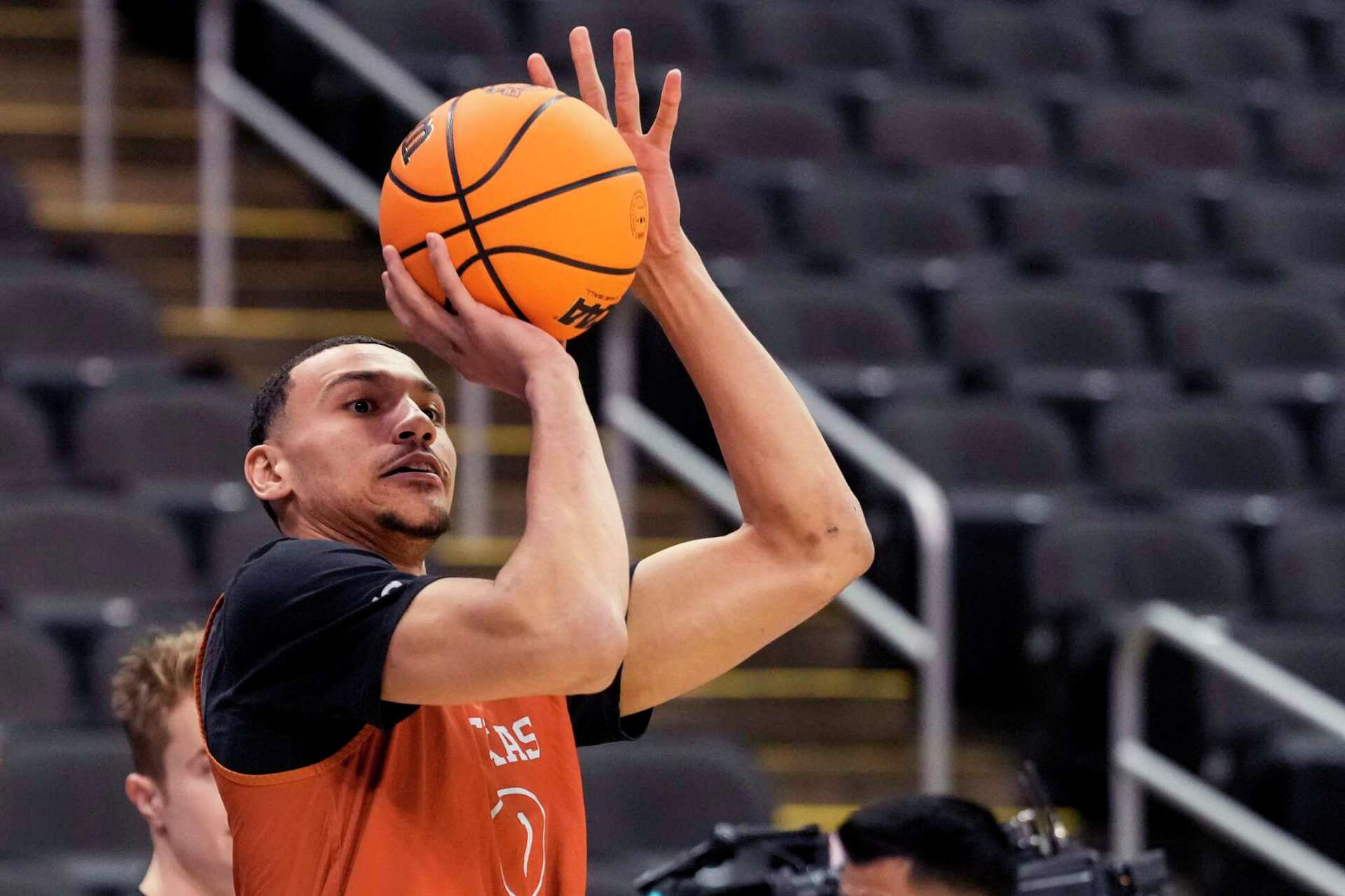 NCAA Tournament: How Texas' Dylan Disu learned his floater