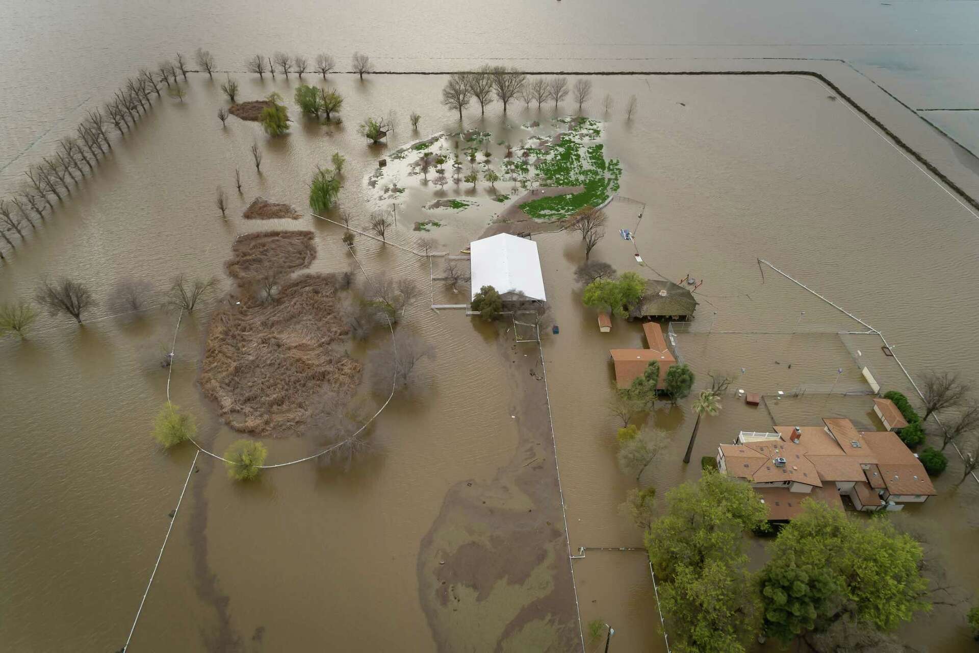 Satellite photos show revival of long-dead Tulare Lake