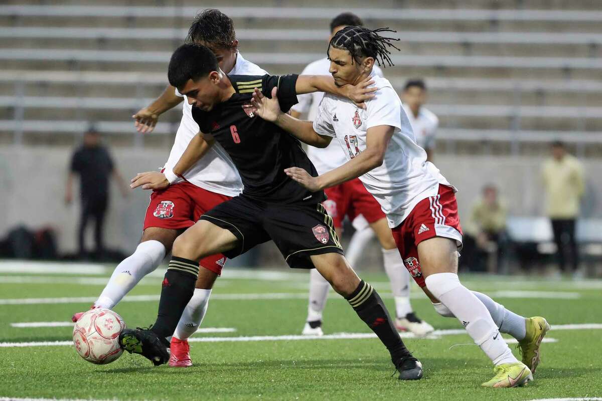 Red-hot MacArthur starts playoff run with win over Caney Creek
