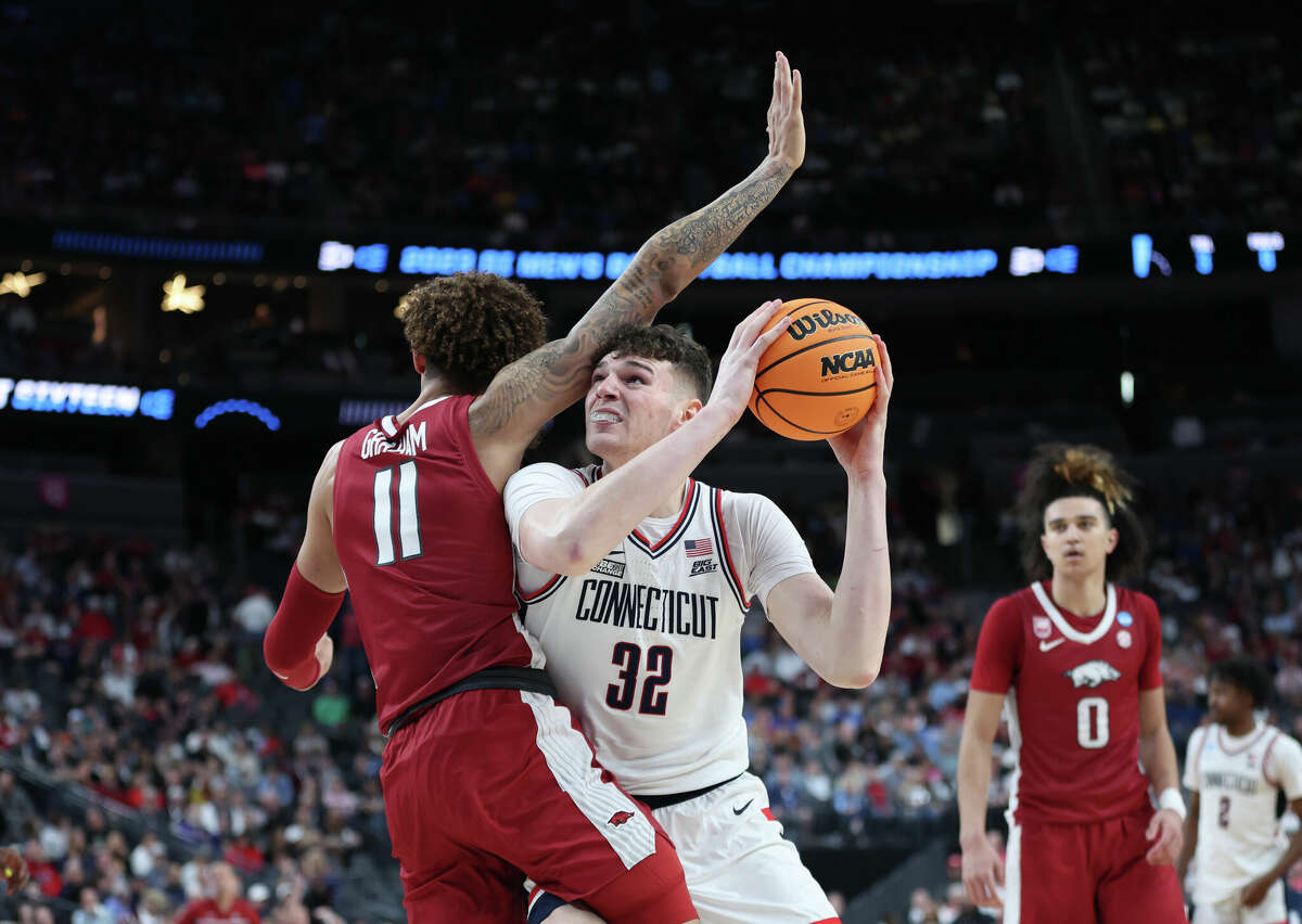 Elite Eight: UConn's Adama Sanogo vs. Gonzaga's Drew Timme