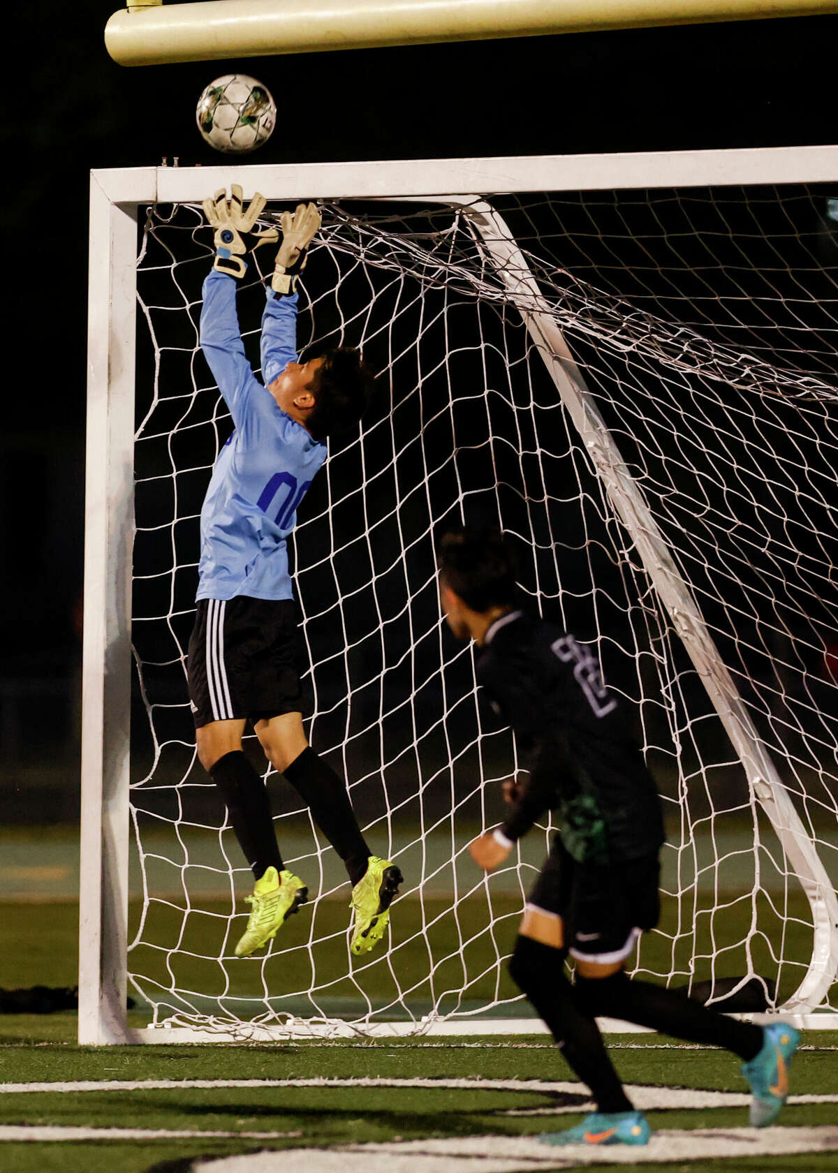 Southwest boys and girls start Class 5A playoffs with shutout wins