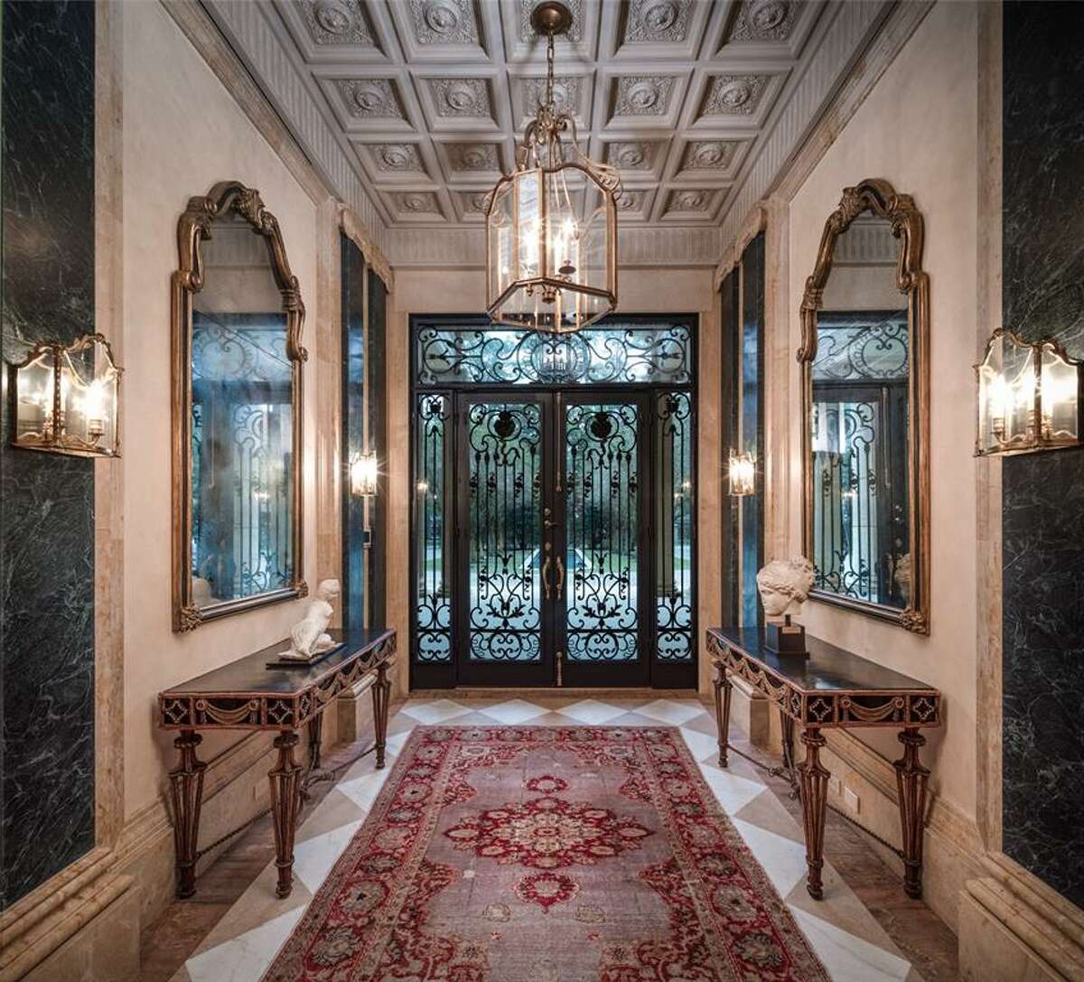 Houston mansion tied to local billionaire asks highest price in Texas