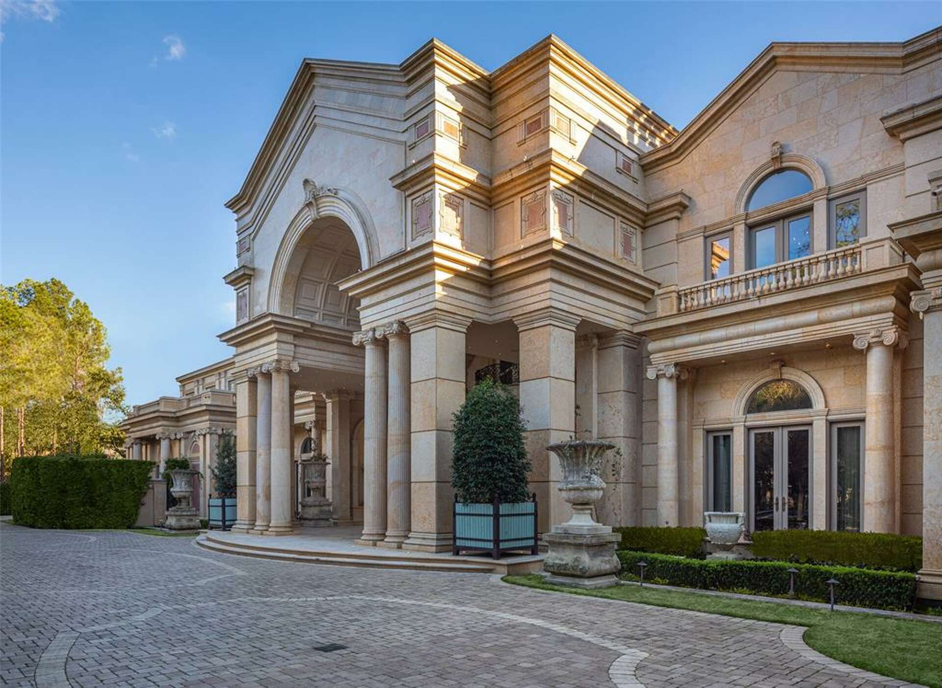 Houston mansion tied to local billionaire asks highest price in Texas