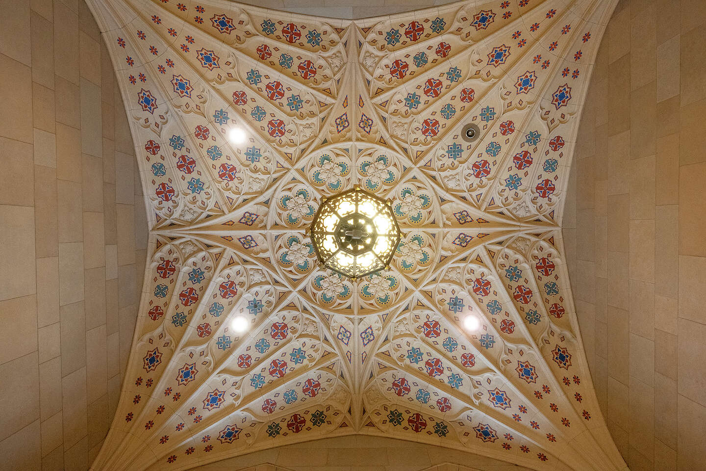 Why this SF building still captivates onlookers nearly 100 years later