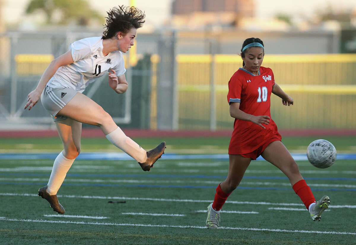 Steele knocks out LEE in Class 6A girls soccer bidistrict