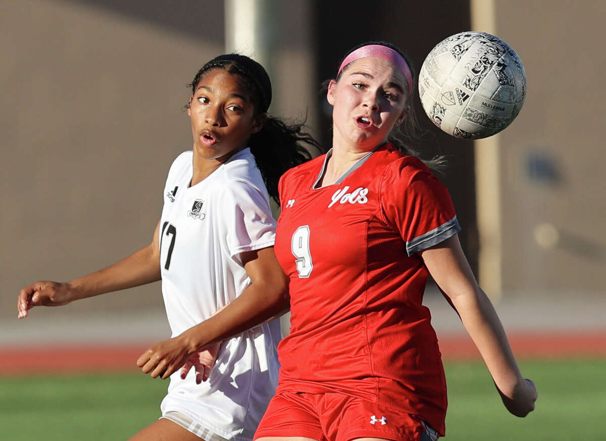 Steele knocks out LEE in Class 6A girls soccer bidistrict