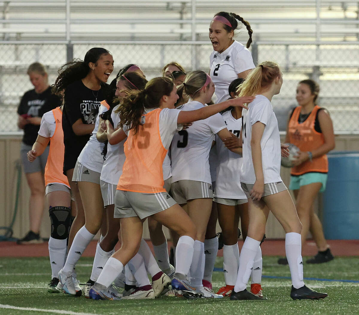Steele knocks out LEE in Class 6A girls soccer bidistrict