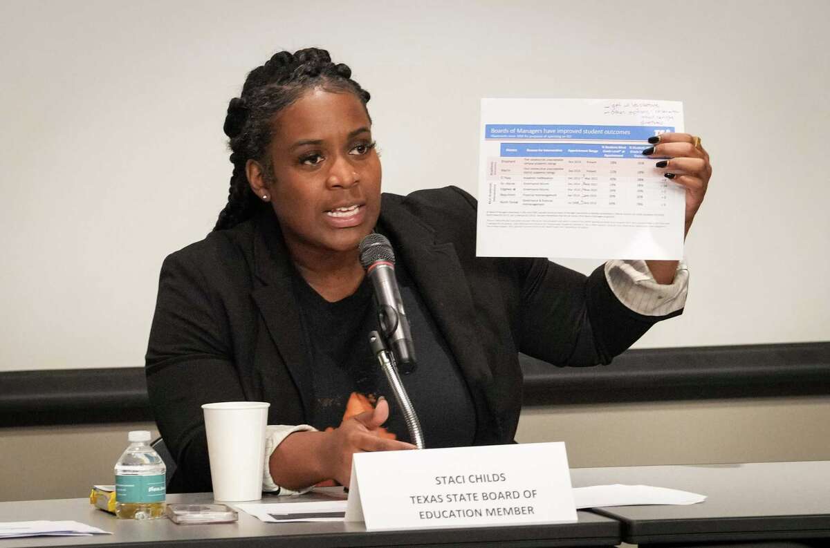 Community members criticize HISD takeover; district hiring event attra