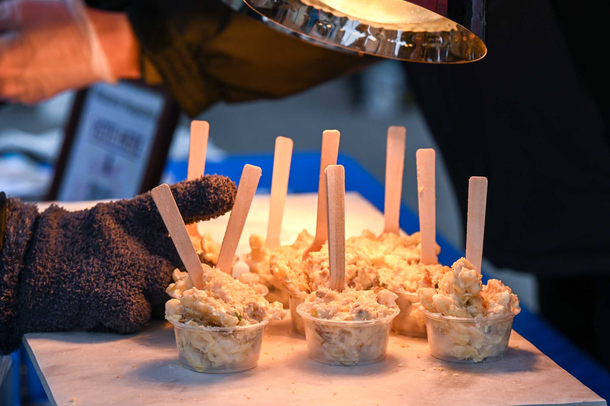 Mac-n-Cheese Bowl fans brave weather for strolling tastes