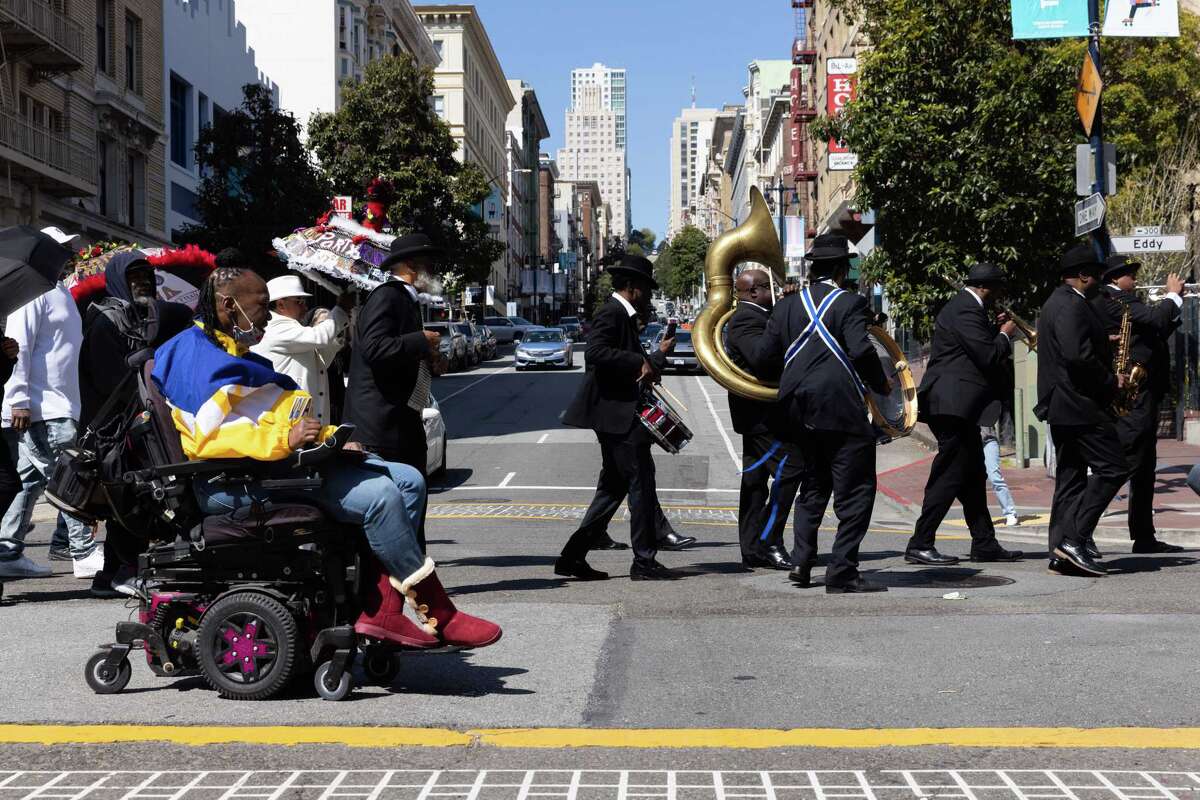 S.F. street performer ‘Bucket Man’ memorialized with parade, speeches