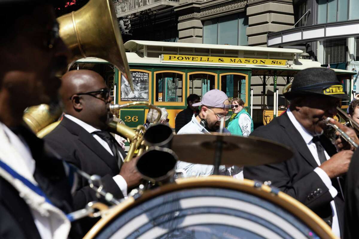 S.F. street performer ‘Bucket Man’ memorialized with parade, speeches