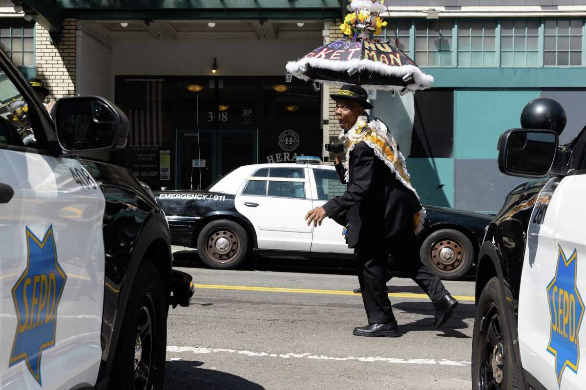 S.F. street performer ‘Bucket Man’ memorialized with parade, speeches