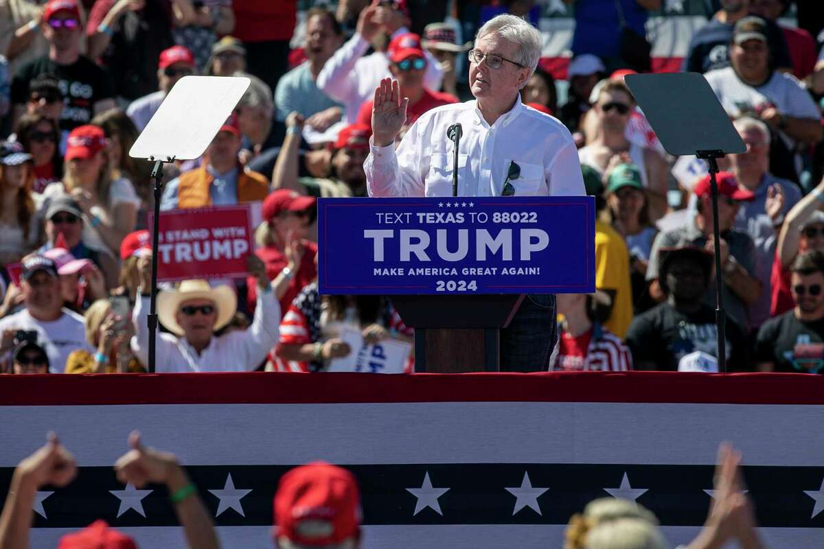 Trump at Waco rally: ‘When they go after me, they go after you.’