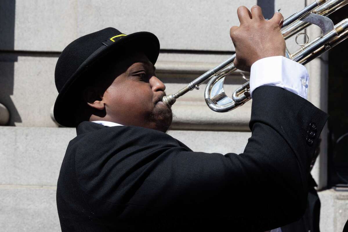 S.F. street performer ‘Bucket Man’ memorialized with parade, speeches