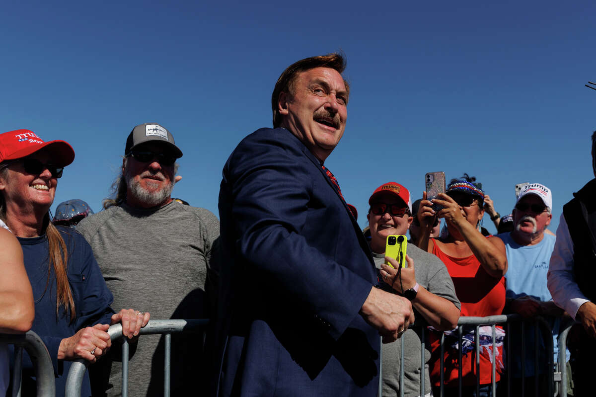 Trump at Waco rally: ‘When they go after me, they go after you.’