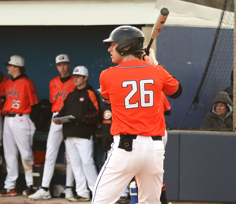 Marquette sweeps Calhoun, extends win streak to six in a row